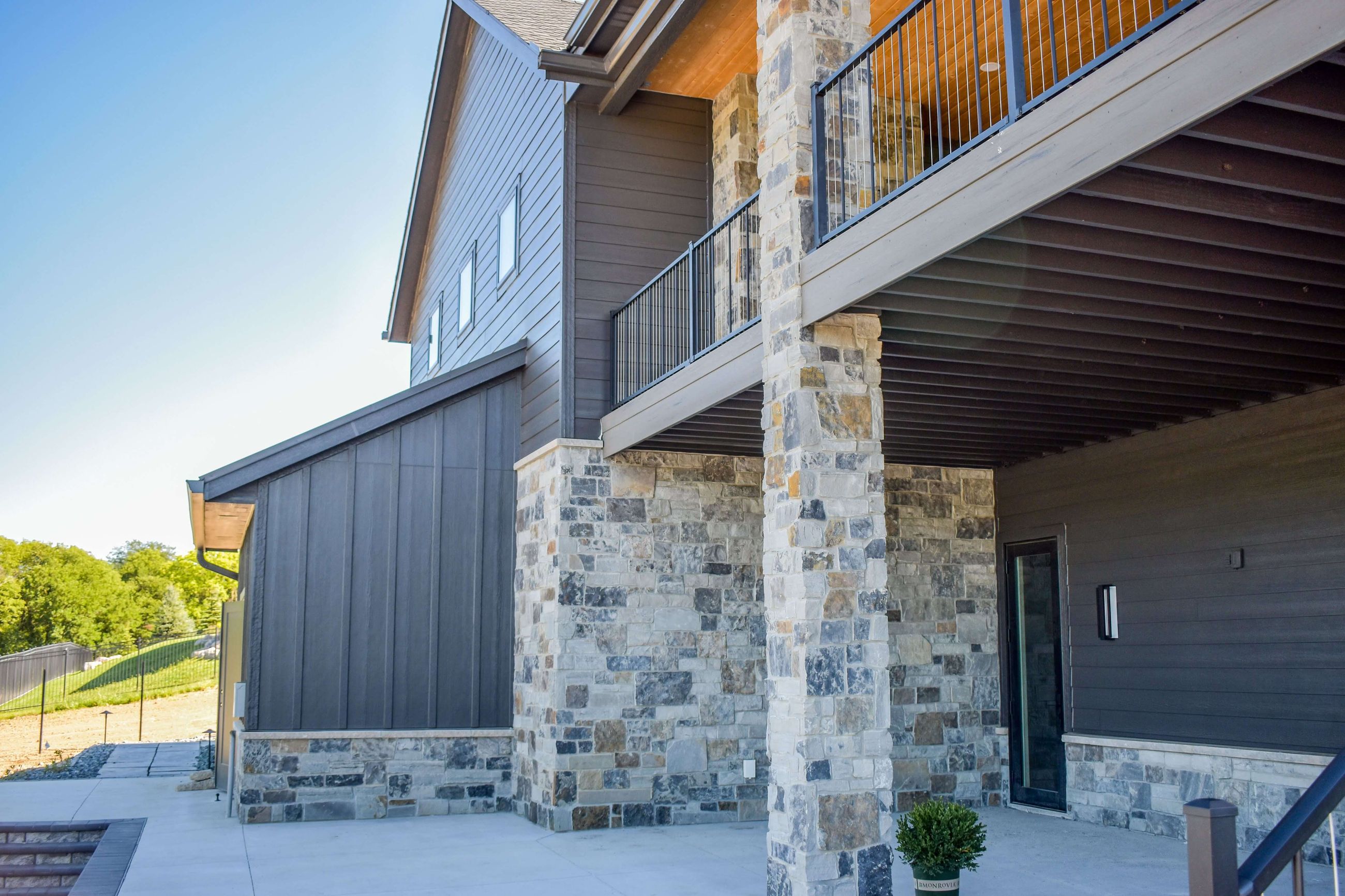 Explore Black Horse of The Ashlar Collection at Edward's Stone